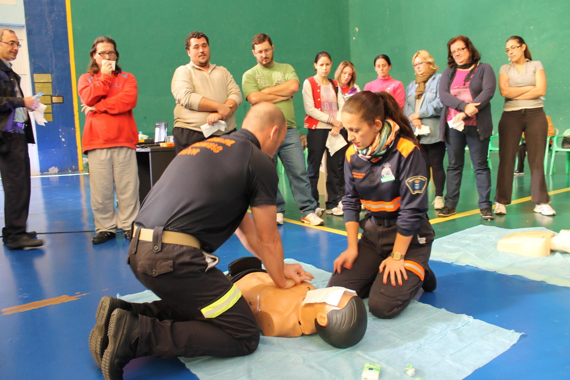 Protección Civil Imparte Un Curso De Primeros Auxilios A Vecinos De