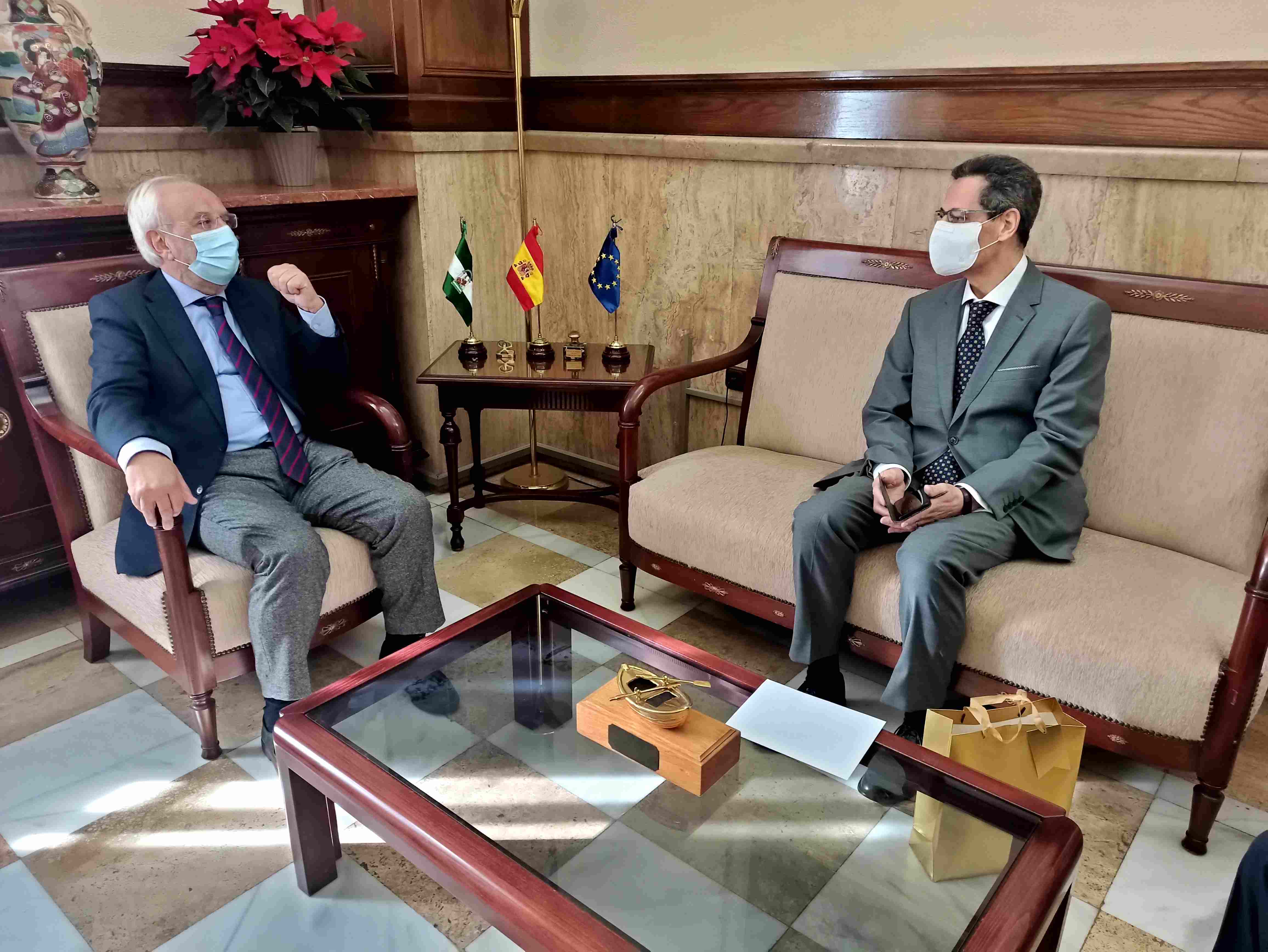 El subdelegado recibe al nuevo cónsul general de Marruecos en Almería ... El subdelegado recibe al nuevo cónsul general de Marruecos en Almería ...